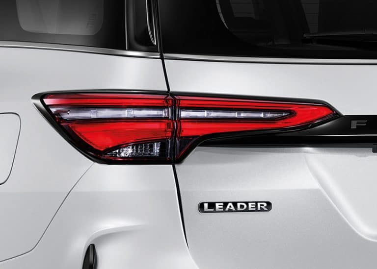 ราคาอย่างเป็นทางการ Toyota Fortuner LEADER (2024) : 1,400,000 ...