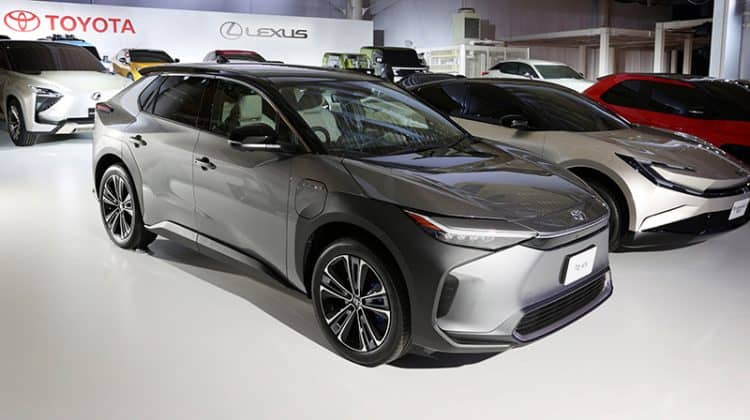 Toyota ประกาศลงทุน 5,600 ล้าน USD (2แสนล้านบาท) ผลิตแบตเตอรี่รถยนต์ ...