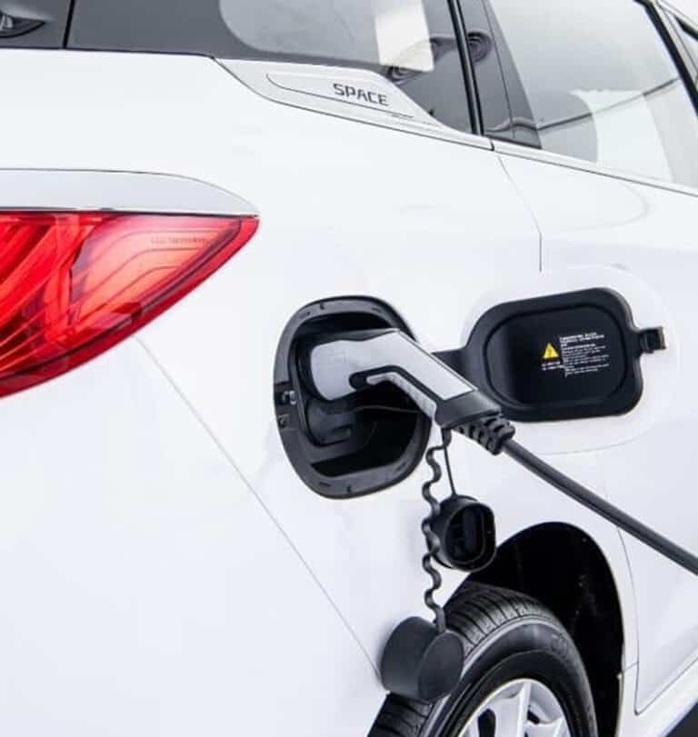 ราคาอย่างเป็นทางการ BYD e6 รถไฟฟ้า100% 1,135,900 บาท* โดย Rever ...
