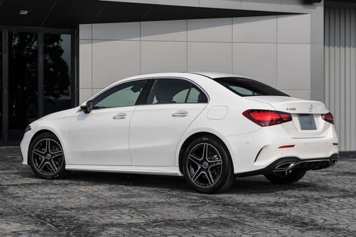 ราคาอย่างเป็นทางการ Mercedes-Benz A 200 Sedan Facelift : 2,320,000 บาท ...