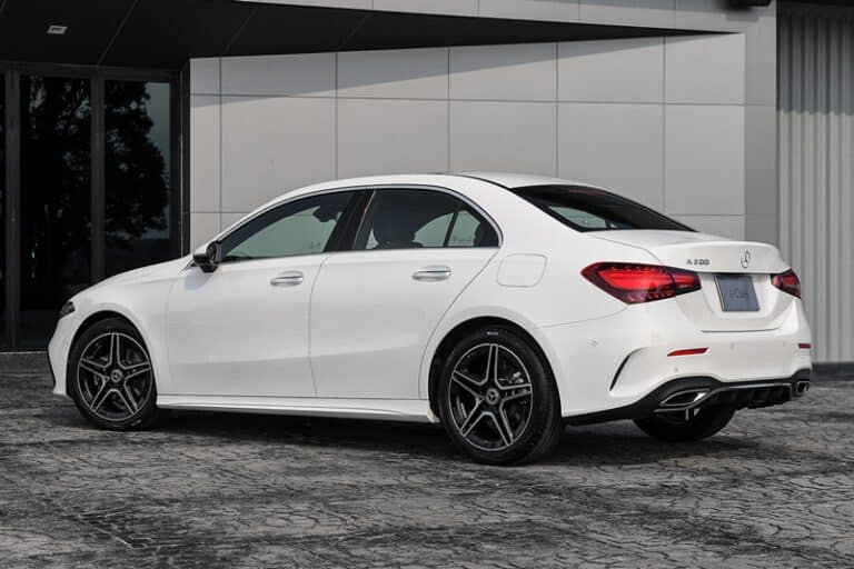 ราคาอย่างเป็นทางการ Mercedes-Benz A 200 Sedan Facelift : 2,320,000 บาท ...