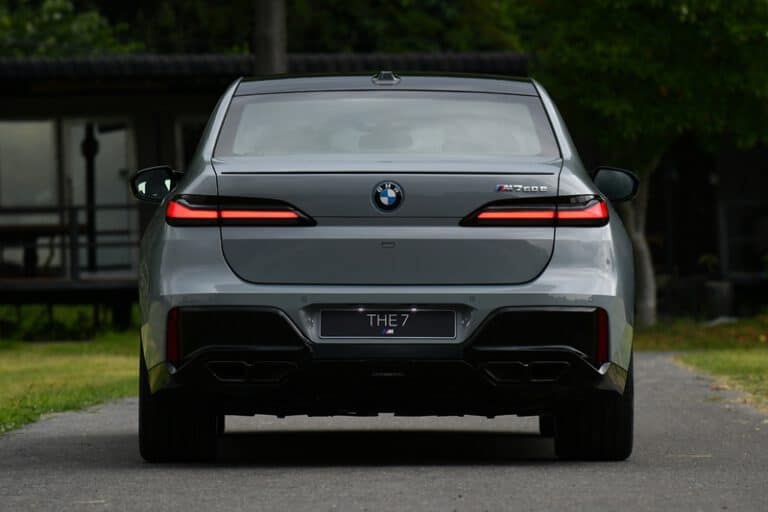ราคาอย่างเป็นทางการ BMW M760e xDrive (G70) : 7,299,000 บาท (ประกอบไทย ...