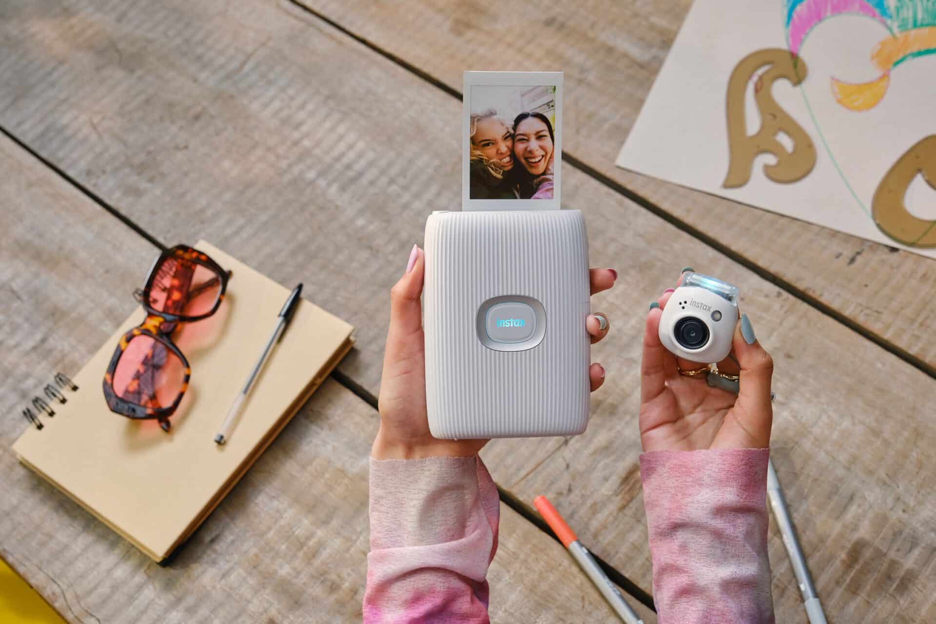 กล้อง “INSTAX Pal” เพื่อนคู่ใจไซส์จิ๋วที่เก็บทุกโมเมนต์สำคัญได้ดั่งใจ ...