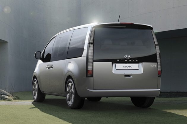 ราคาอย่างเป็นทางการ Hyundai STARIA 2.2 Diesel (MY2023) : 1,799,000 ...
