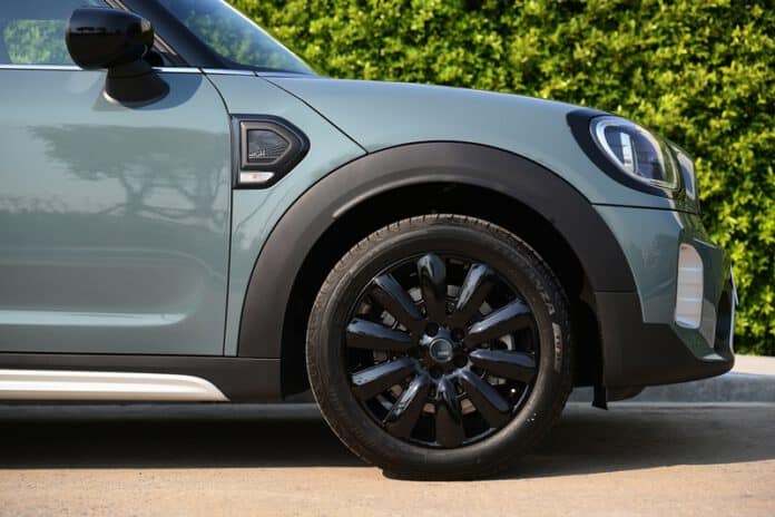 ราคาอย่างเป็นทางการ MINI Countryman Cooper S Highlands Edition ...