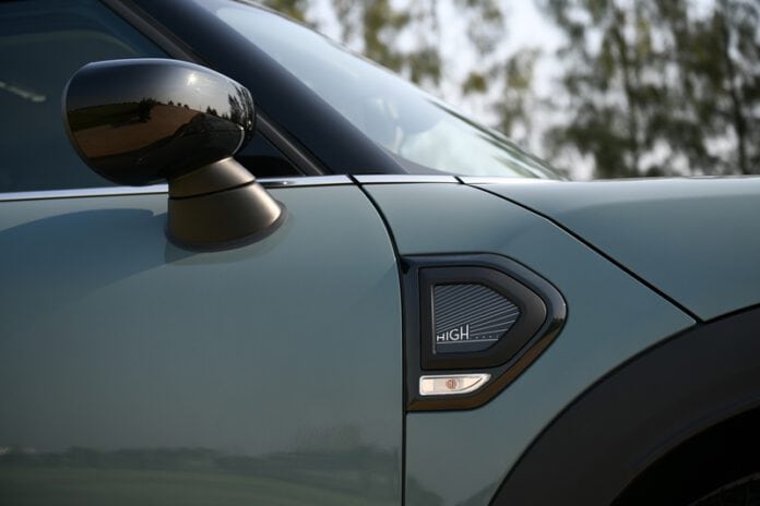 ราคาอย่างเป็นทางการ MINI Countryman Cooper S Highlands Edition ...