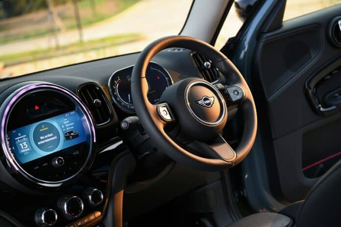 ราคาอย่างเป็นทางการ MINI Countryman Cooper S Highlands Edition ...