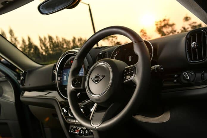 ราคาอย่างเป็นทางการ MINI Countryman Cooper S Highlands Edition ...