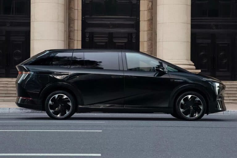 XPENG X9 รถตู้ไฟฟ้า100% Luxury MPV เปิดตัวในไทย ตุลาคม 2024 นี้ ! แบต ...