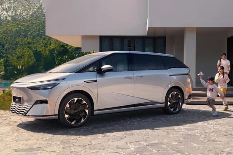 XPENG X9 รถตู้ไฟฟ้า100% Luxury MPV เปิดตัวในไทย ตุลาคม 2024 นี้ ! แบต ...