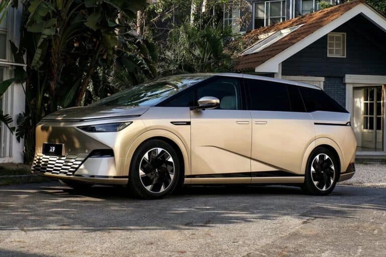 XPENG X9 รถตู้ไฟฟ้า100% Luxury MPV เปิดตัวในไทย ตุลาคม 2024 นี้ ! แบต ...