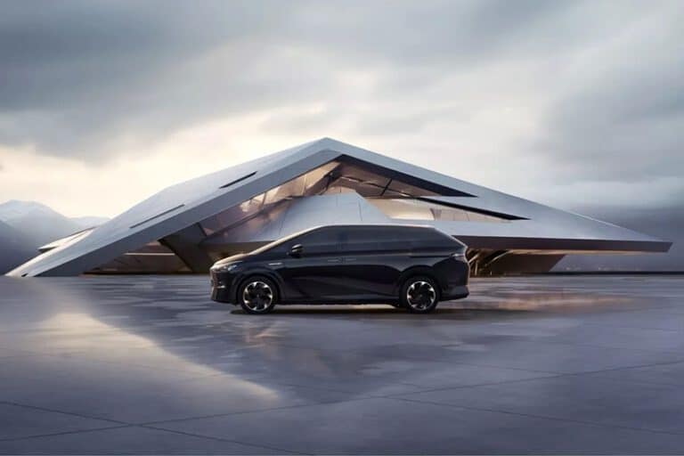 XPENG X9 รถตู้ไฟฟ้า100% Luxury MPV เปิดตัวในไทย ตุลาคม 2024 นี้ ! แบต ...
