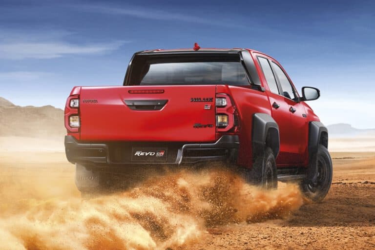 ราคาอย่างเป็นทางการ Toyota Hilux Revo GR Sport 4WD (2024) : 1,499,000 ...