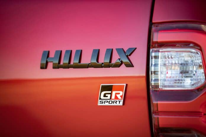 ราคาอย่างเป็นทางการ Toyota Hilux Revo GR Sport 4WD (2024) : 1,499,000 ...