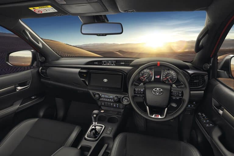 ราคาอย่างเป็นทางการ Toyota Hilux Revo GR Sport 4WD (2024) : 1,499,000 ...