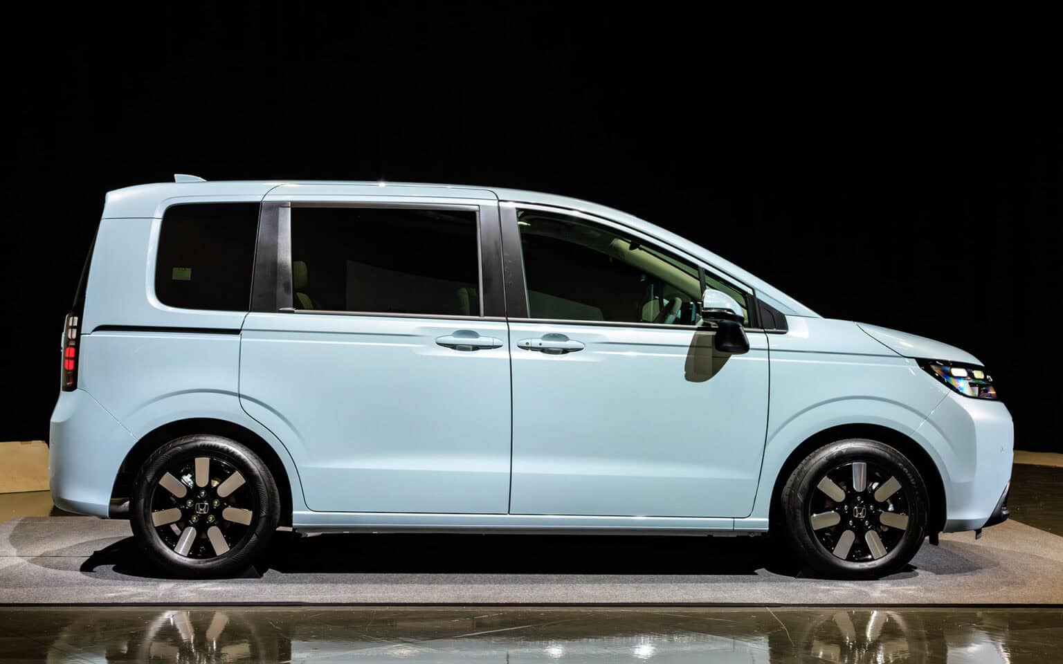 ภาพรถคันจริง All NEW Honda FREED e:HEV AIR (3rd Generation) MINI MPV ประตูสไลด์ 3 แถว 7 ที่นั่ง ...