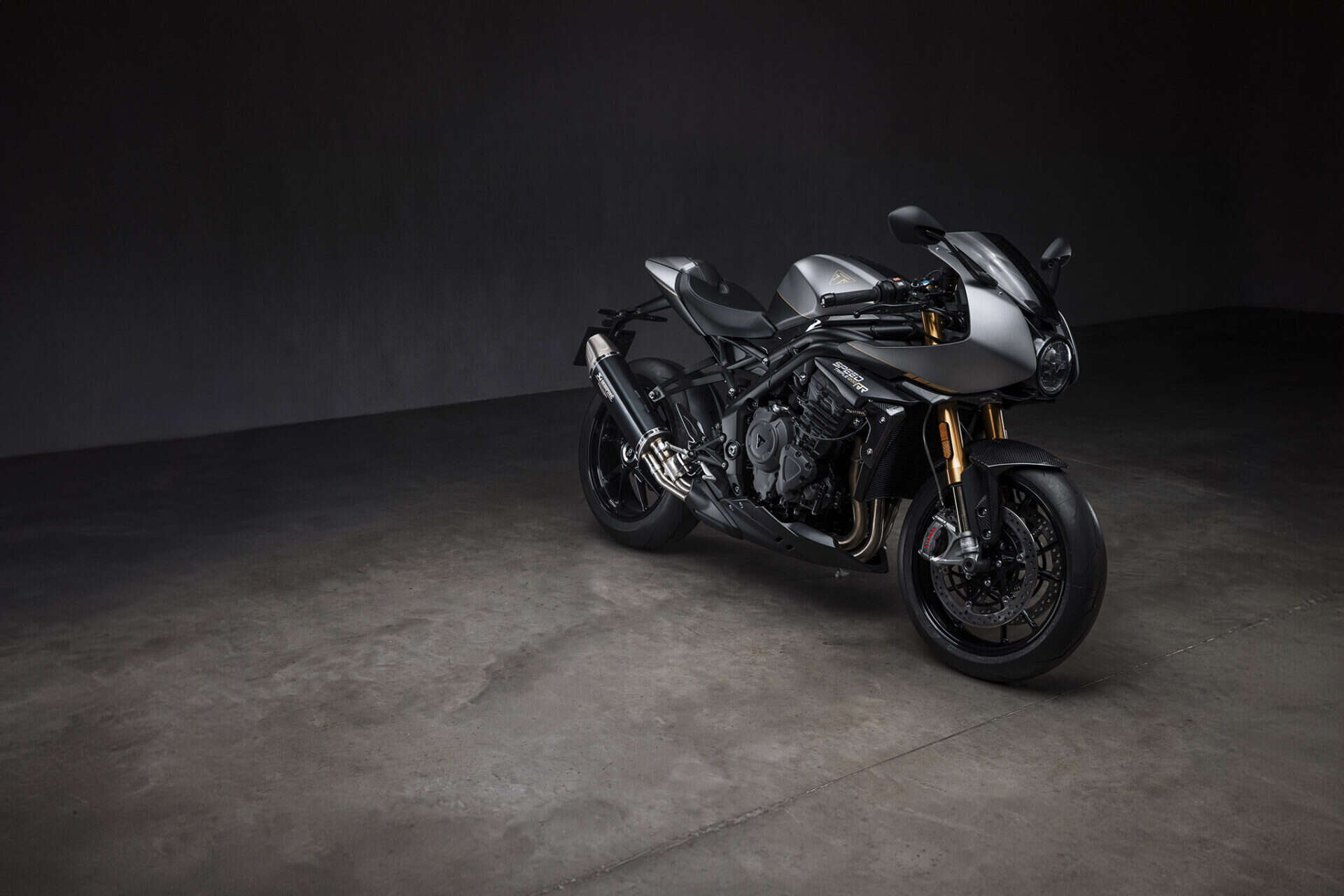 เปิดตัวรถจักรยานยนต์ Speed Triple 1200 RR Breitling Limited Edition ...