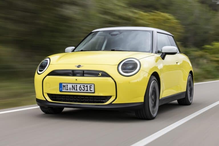 ราคาอย่างเป็นทางการ all-electric MINI Cooper SE รถไฟฟ้า100% : 1,699,000 ...