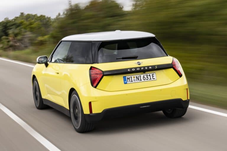 ราคาอย่างเป็นทางการ all-electric MINI Cooper SE รถไฟฟ้า100% : 1,699,000 ...