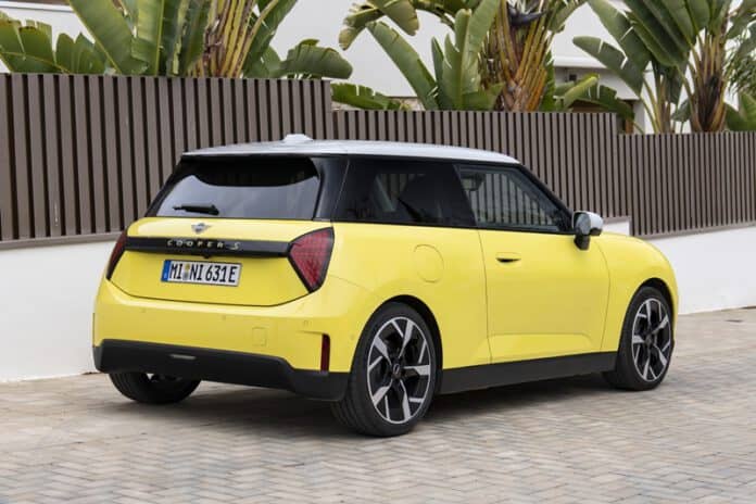 ราคาอย่างเป็นทางการ all-electric MINI Cooper SE รถไฟฟ้า100% : 1,699,000 ...