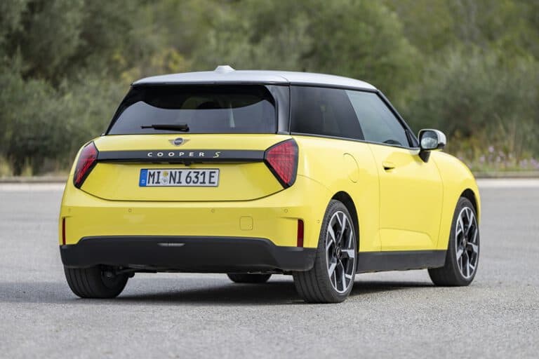 ราคาอย่างเป็นทางการ all-electric MINI Cooper SE รถไฟฟ้า100% : 1,699,000 ...