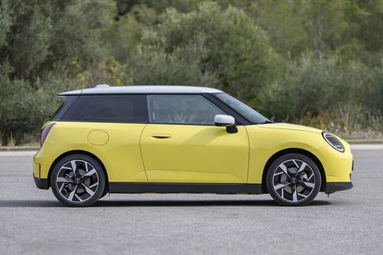 ราคาอย่างเป็นทางการ all-electric MINI Cooper SE รถไฟฟ้า100% : 1,699,000 ...