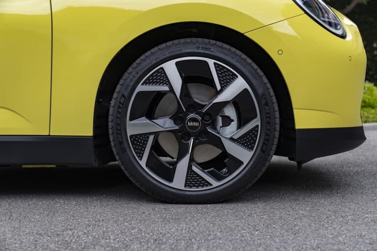 ราคาอย่างเป็นทางการ all-electric MINI Cooper SE รถไฟฟ้า100% : 1,699,000 ...