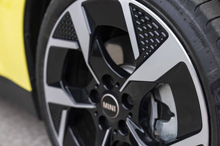 ราคาอย่างเป็นทางการ all-electric MINI Cooper SE รถไฟฟ้า100% : 1,699,000 ...