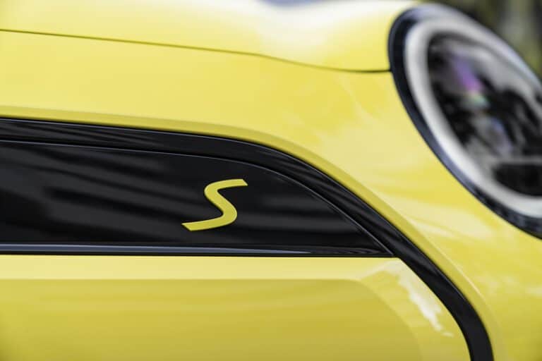 ราคาอย่างเป็นทางการ all-electric MINI Cooper SE รถไฟฟ้า100% : 1,699,000 ...