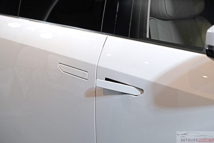 ภาพรถคันจริง XPENG X9 รถตู้ไฟฟ้า100% แบต 800V 101 kWh วิ่งระยะ 680 km. ชาร์จ DC 330 kW ระบบ ...