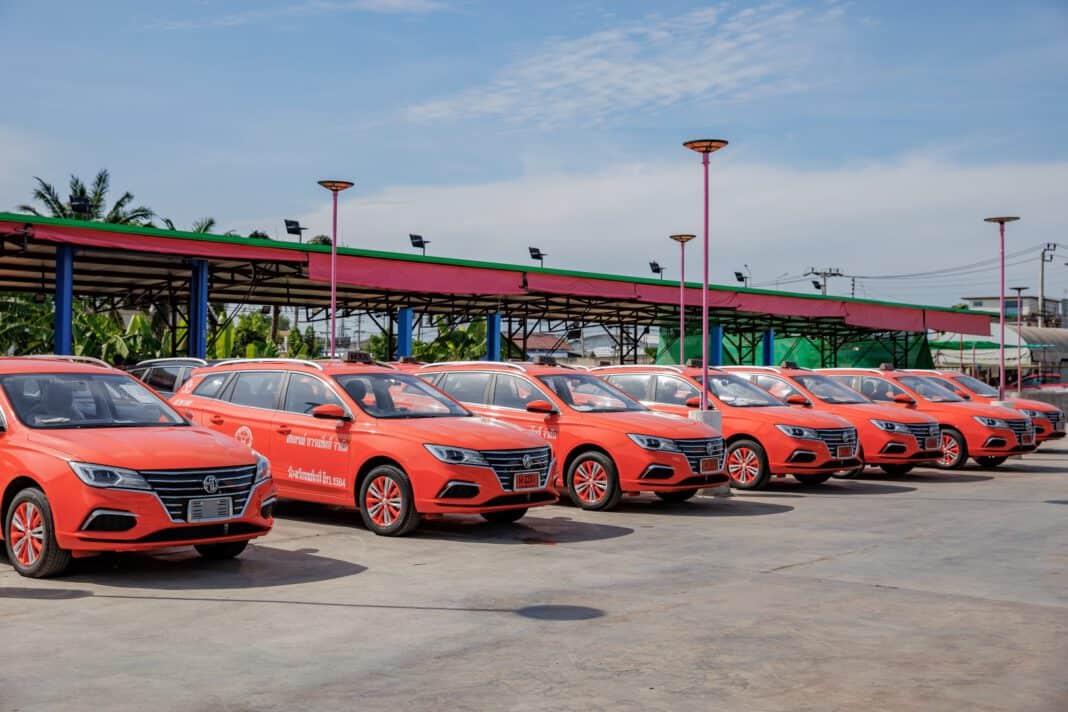 เอ็มจี ส่งมอบรถยนต์ไฟฟ้า MG EP PLUS ให้สหกรณ์ราชพฤกษ์แท็กซี่ ...