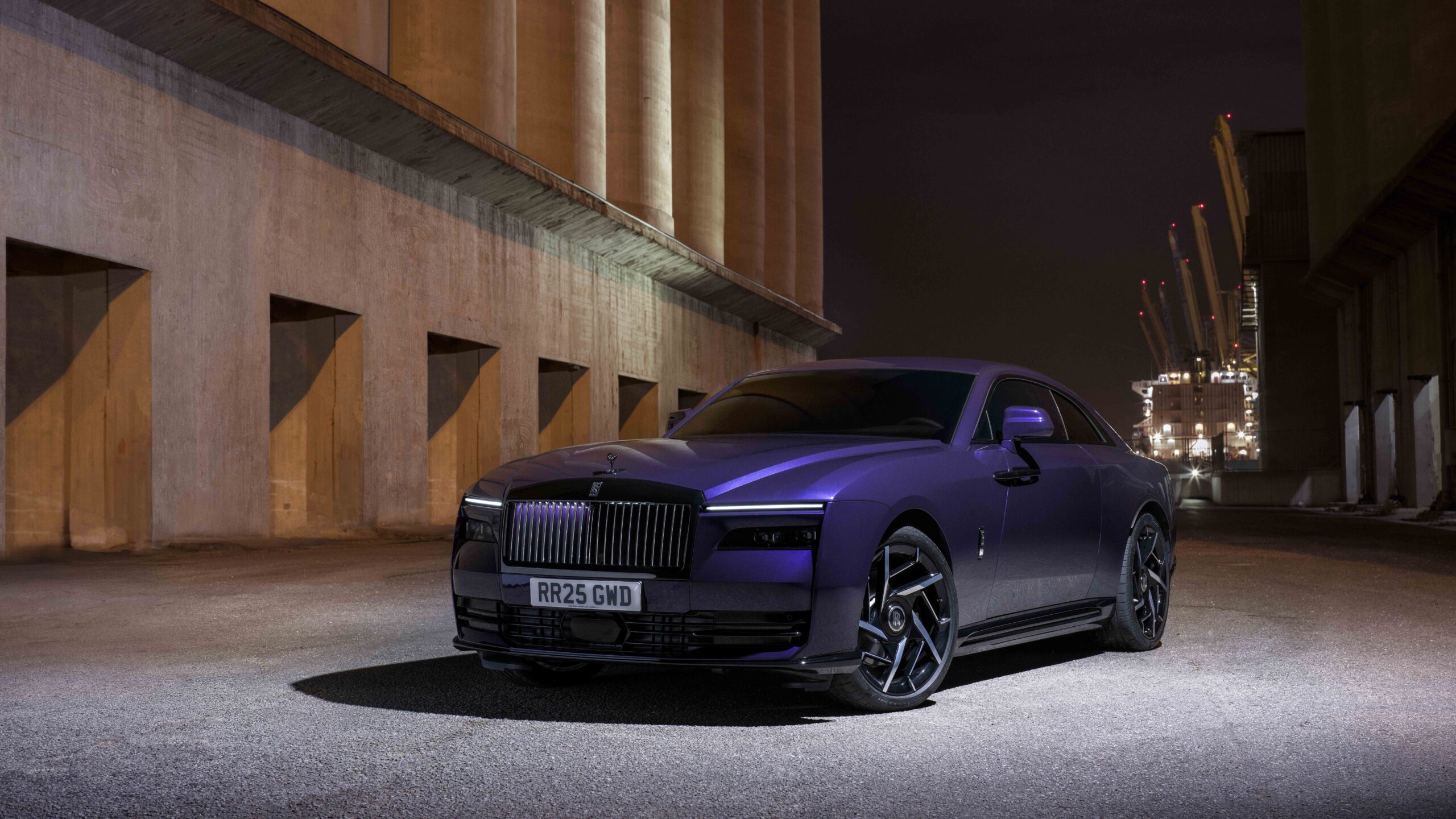 ราคาอย่างเป็นทางการ Rolls-Royce Black Badge Spectre รถยนต์ไฟฟ้า 100% ...