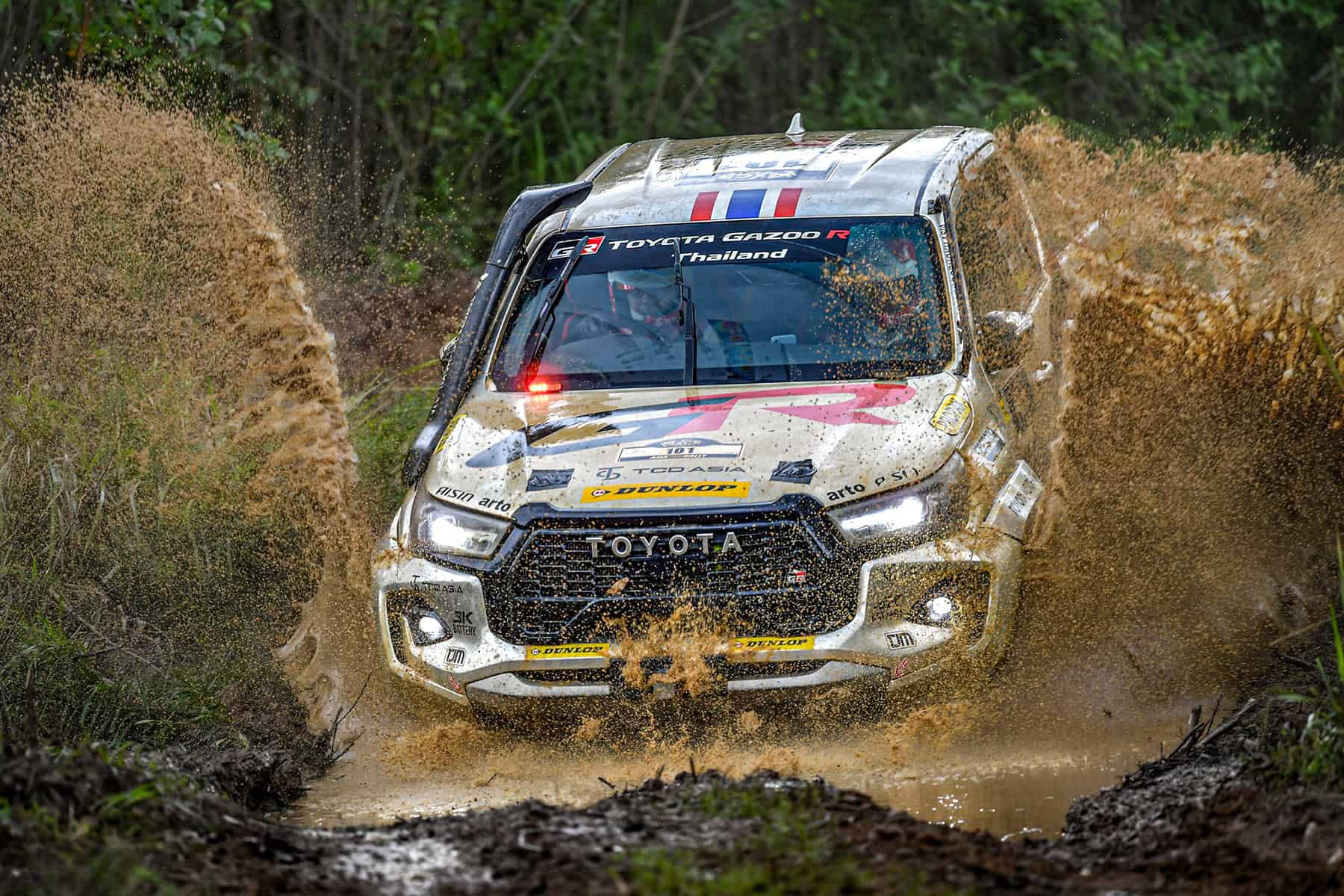 Toyota Hilux REVO GR SPORT 4x4 คว้าอันดับ 2 และ 5 รุ่น T1D ใน Asia ...