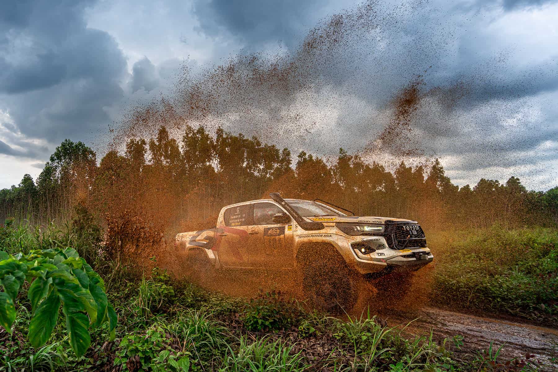 Toyota Hilux REVO GR SPORT 4x4 คว้าอันดับ 2 และ 5 รุ่น T1D ใน Asia ...