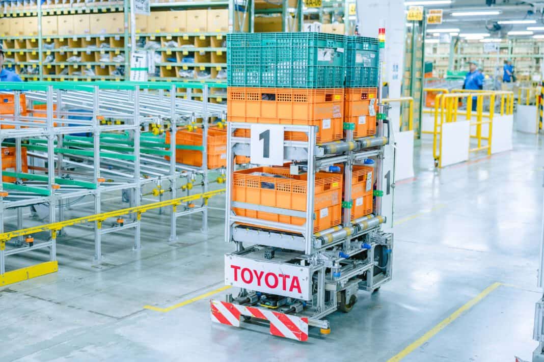 เปิดให้ชมครั้งแรก! คลังอะไหล่ล้านชิ้น Toyota Parts Center Asia Pacific ...