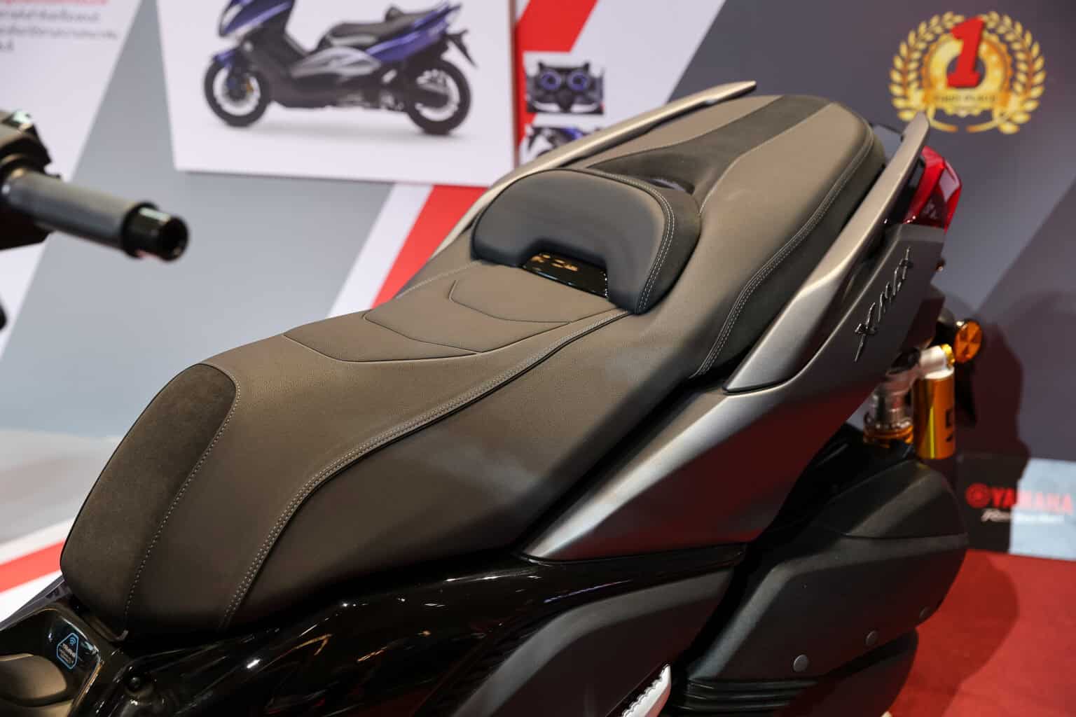 New Yamaha XMAX Tech Max รุ่นพิเศษ ชิลด์หน้าไฟฟ้า-หน้าจอใหม่ 1,000 คัน ...