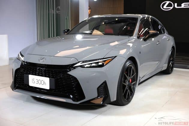 เปิดสเป็ค - ภาพรถคันจริง NEW Lexus IS300h (2026) : F Sport สีเทาใหม่ ...