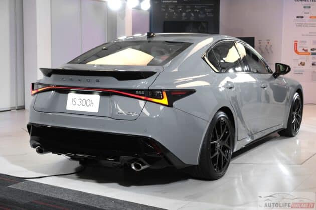 เปิดสเป็ค - ภาพรถคันจริง NEW Lexus IS300h (2026) : F Sport สีเทาใหม่ ...